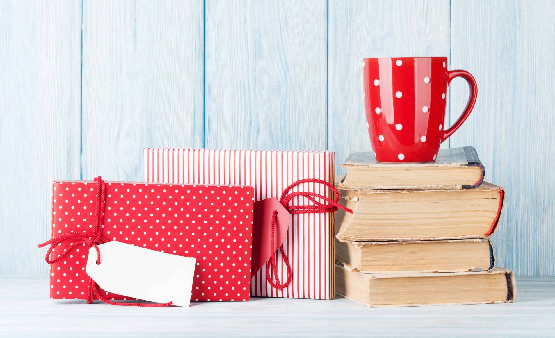 20 Best Holiday Gifts for Writers [2020 Update]